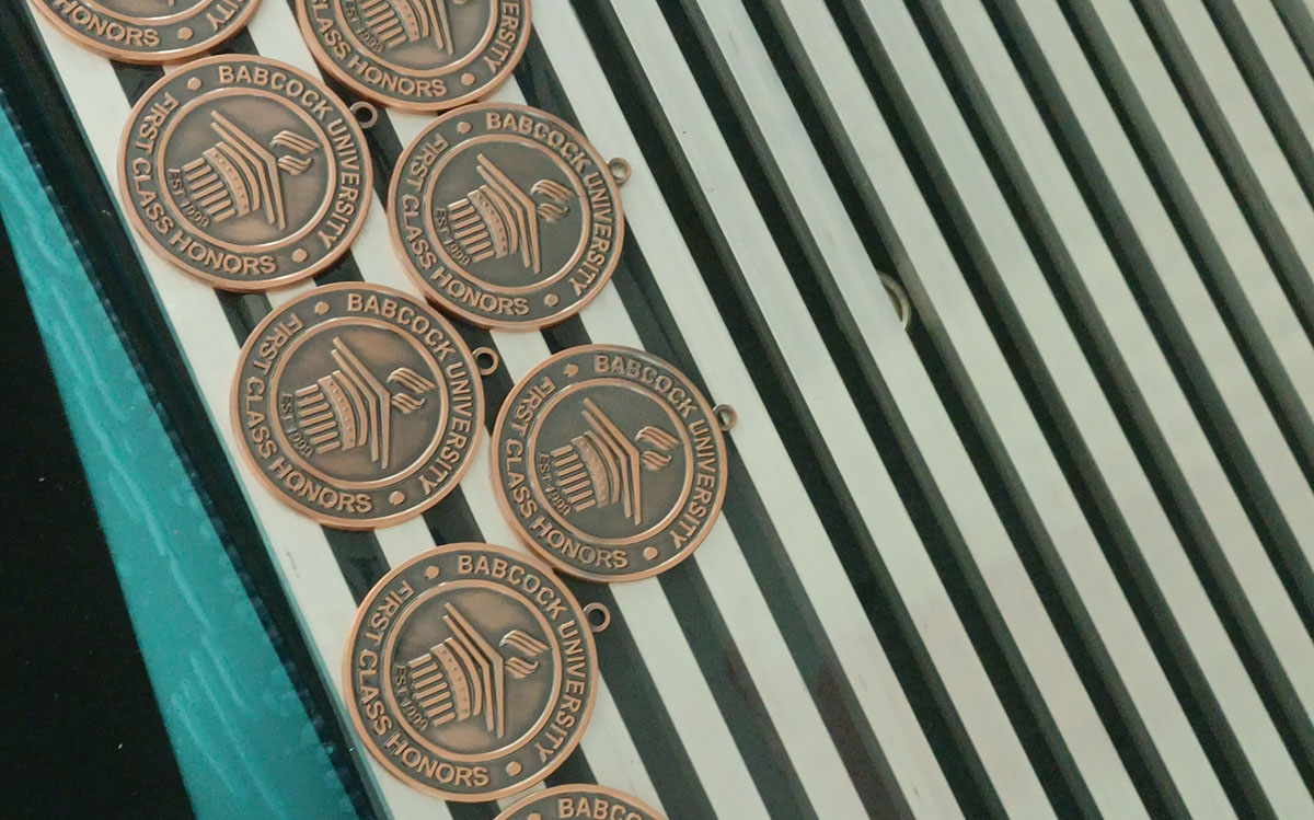 How to make the custom School Medal for graduations?