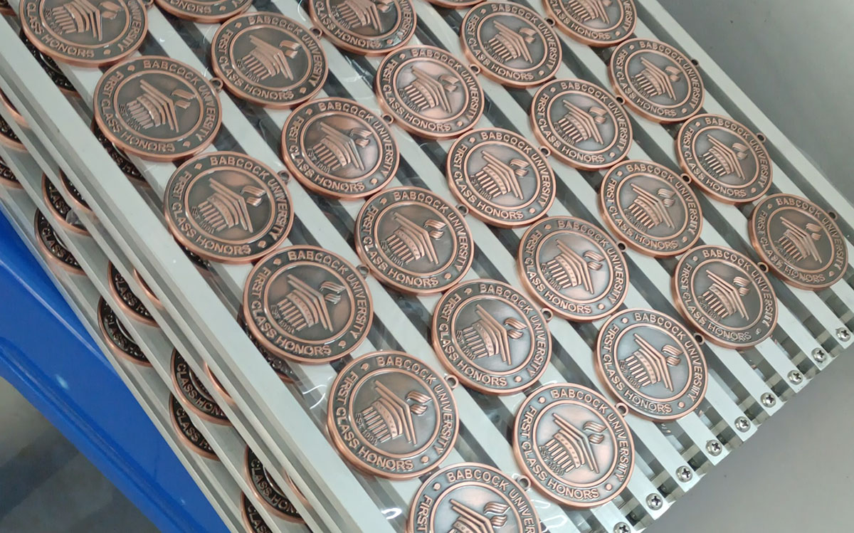 How to make the custom School Medal for graduations?